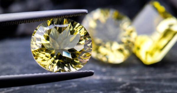 Here are the Best Yellow Diamond Necklaces, and Why You NEED One