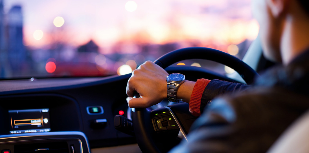 UK Hand Signals On The Road and How To Use Them While Driving