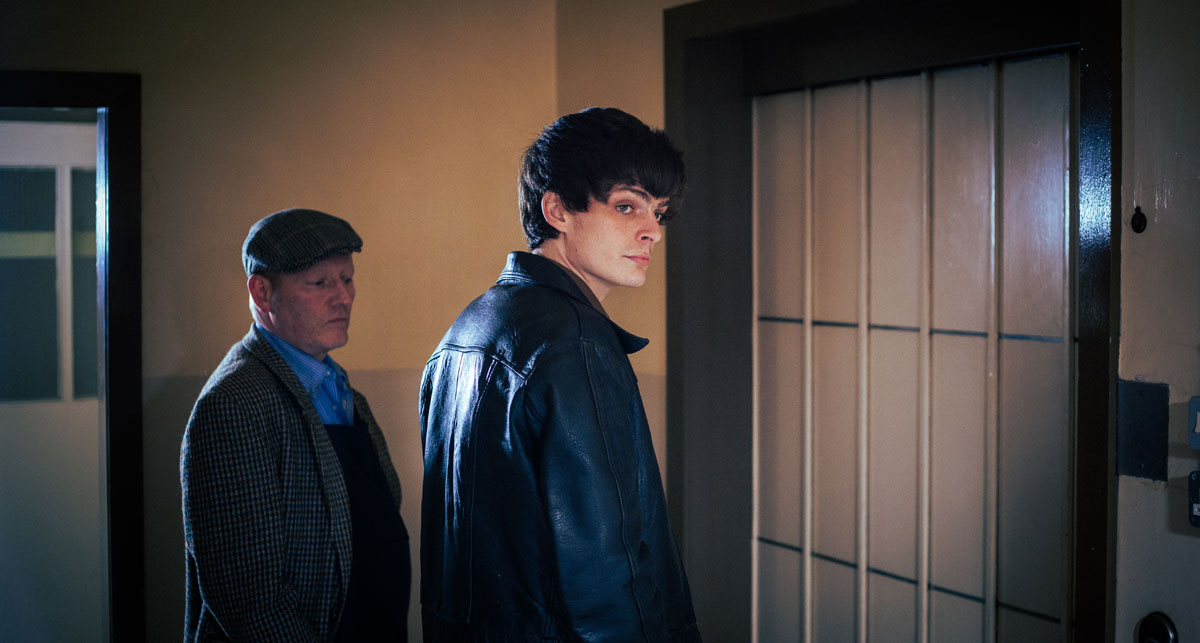 Schemers (2019) – Film Review. Stylish, smart Brit comedy-drama.