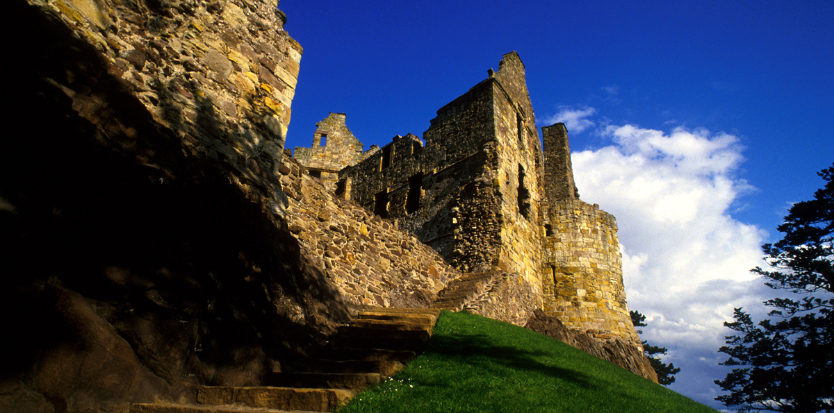 Kings of the Castles: Scotland’s finest strongholds, ruins, châteaus ...